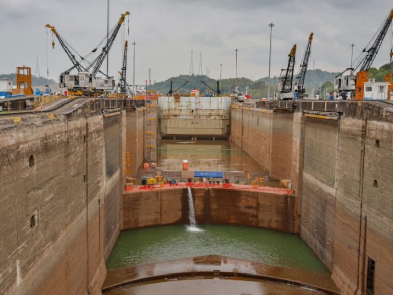 Canal de Panamá invierte US$400 millones anuales en mantenimiento ...